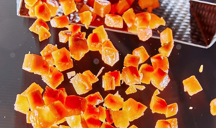 KUJ HC-220 high-capacity cube, strip & slice cutting machine | KRONEN GmbH